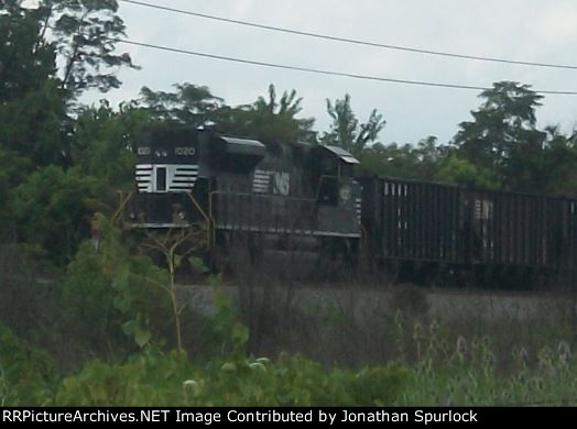 NS 1020, long hood view